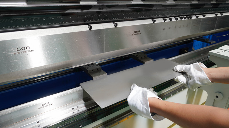 How to Operate a CNC Press Brake - HARSLE