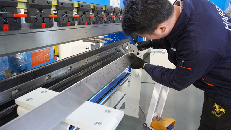 How to Adjust The Press Brake Backgauge - HARSLE