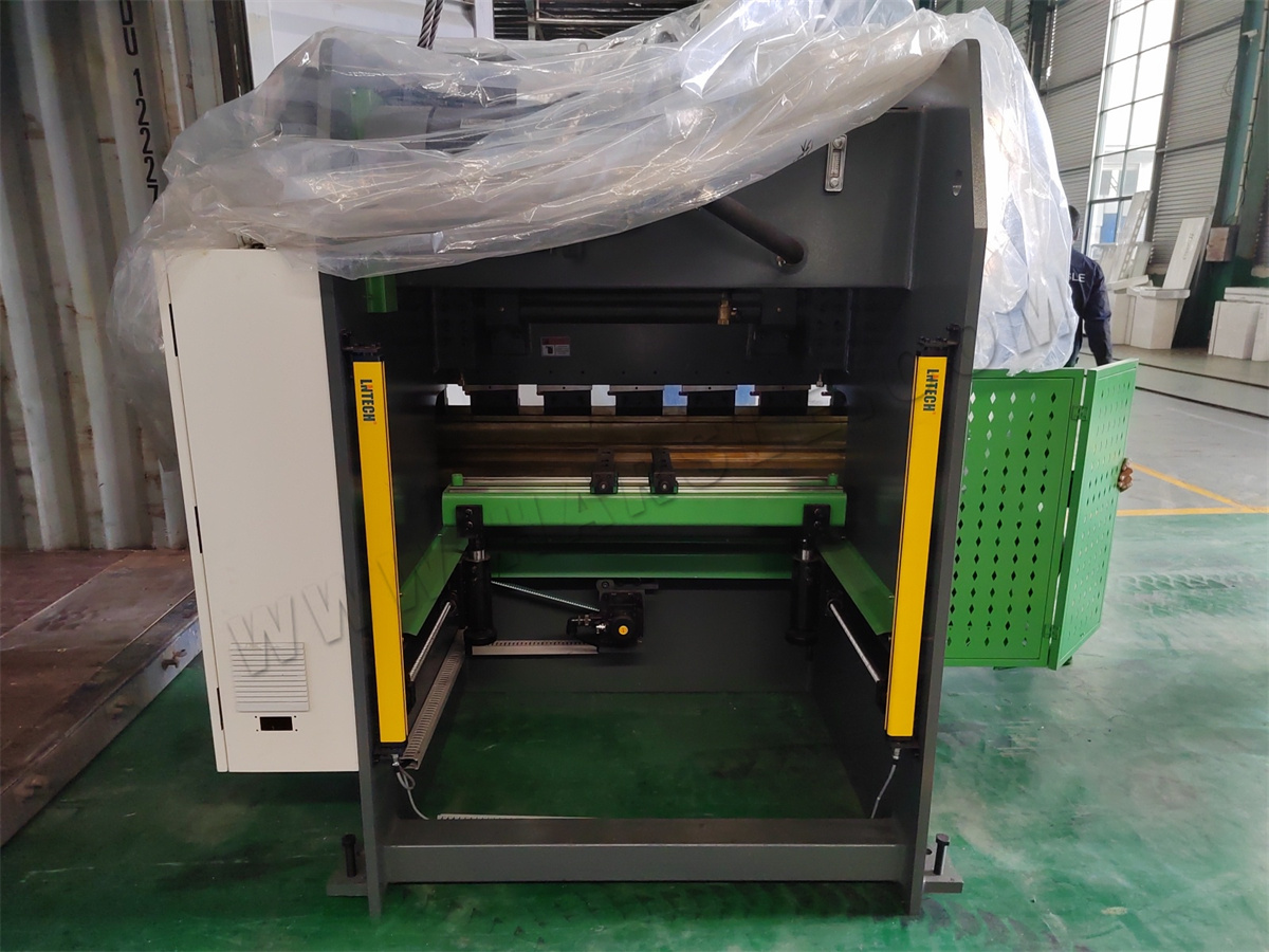 Brazil-2 WC67K-40T1600-E300P Press Brakes And Laser Welding Machine ...